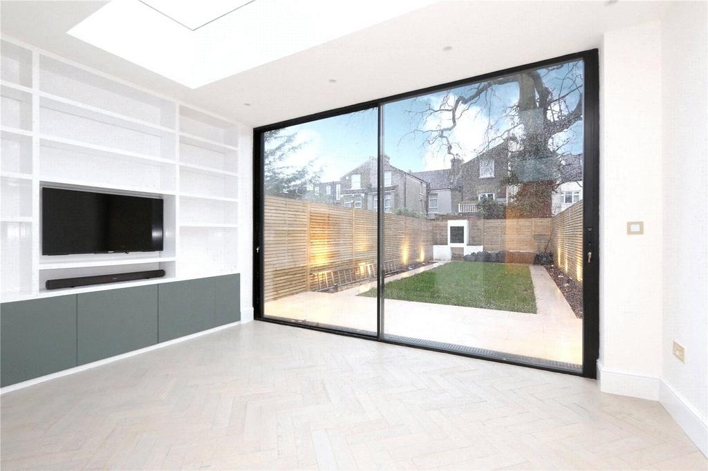 Frobisher Road, London, N8 2 bed apartment for sale - £650,000