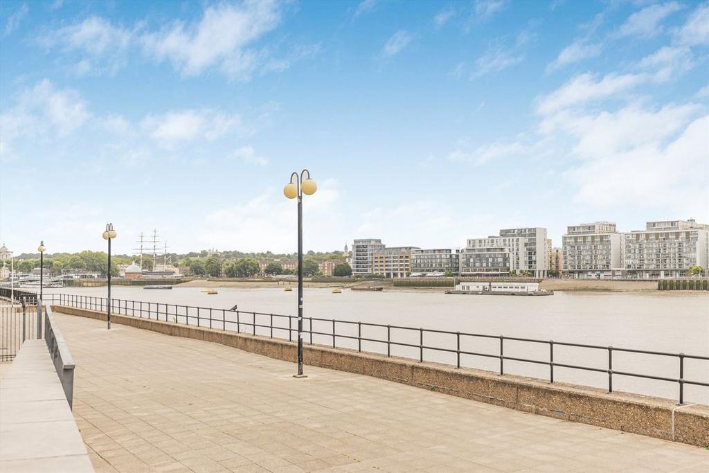 Langbourne Place, London E14 2 bed flat to rent - £1,998 pcm (£461 pw)