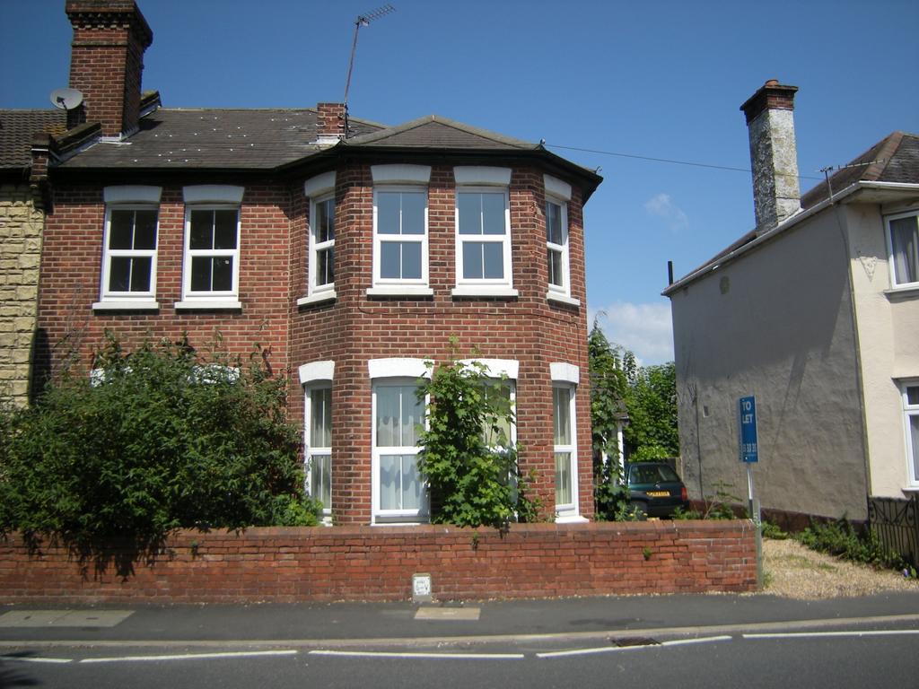 St. Clements Road, Bournemouth... 2 bed flat - £1,200 pcm (£277 pw)