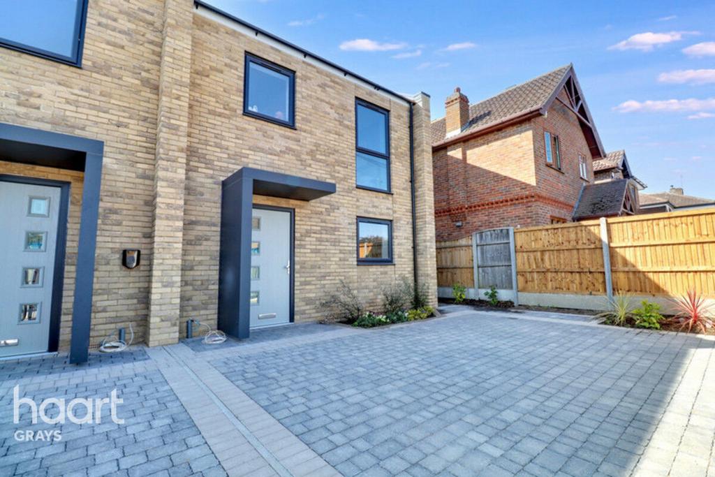 Grosvenor Road, Orsett 3 bed semi-detached house for sale - £475,000