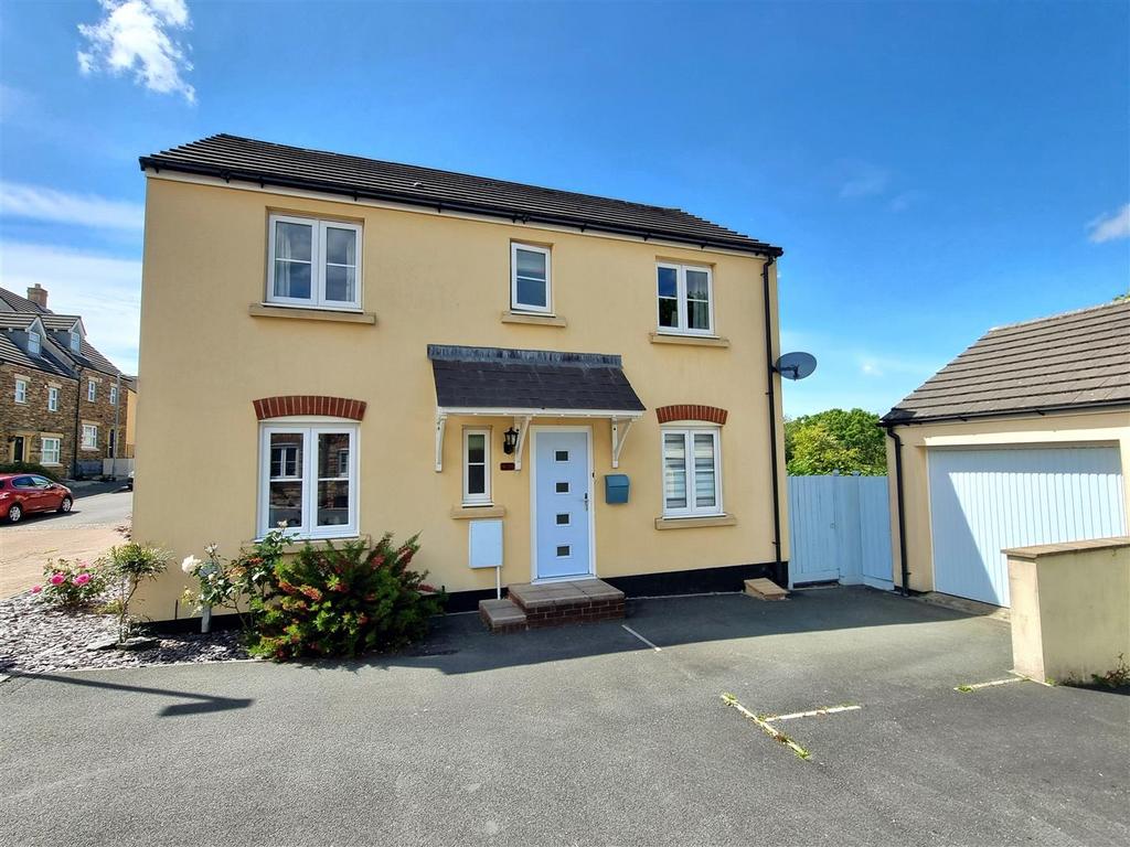 Snowdrop Crescent, Launceston 3 bed semi-detached house - £259,950