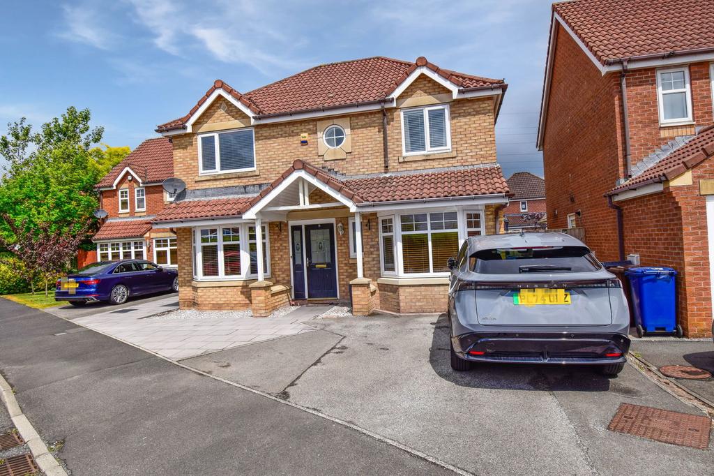 Barn Hey Drive, Leyland PR26 4 bed detached house for sale - £350,000