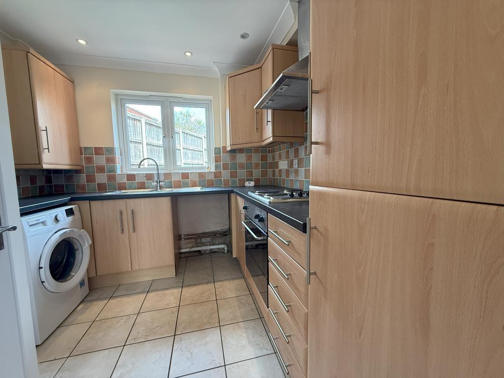 Colne Road, Halstead CO9 2 bed terraced house - £995 pcm (£230 pw)