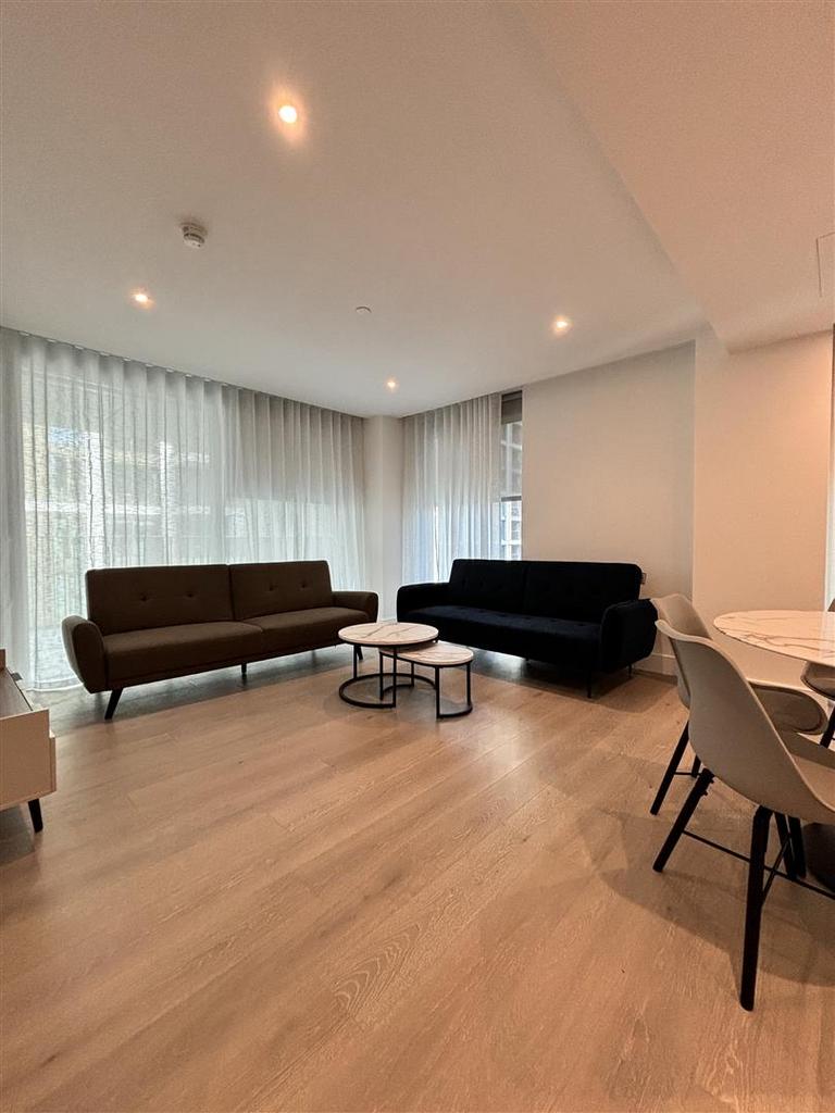 Darwin House, Prince of Wales Drive... 2 bed flat - £4,333 pcm (£1,000 pw)
