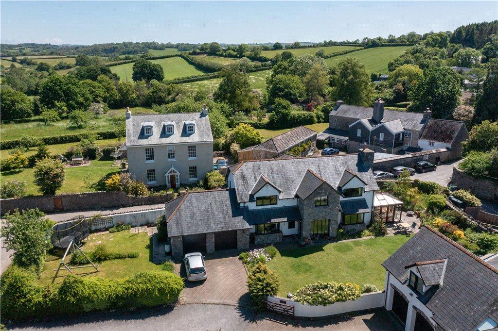 Ashfield, Broadhempston, Devon 4 bed detached house - £875,000