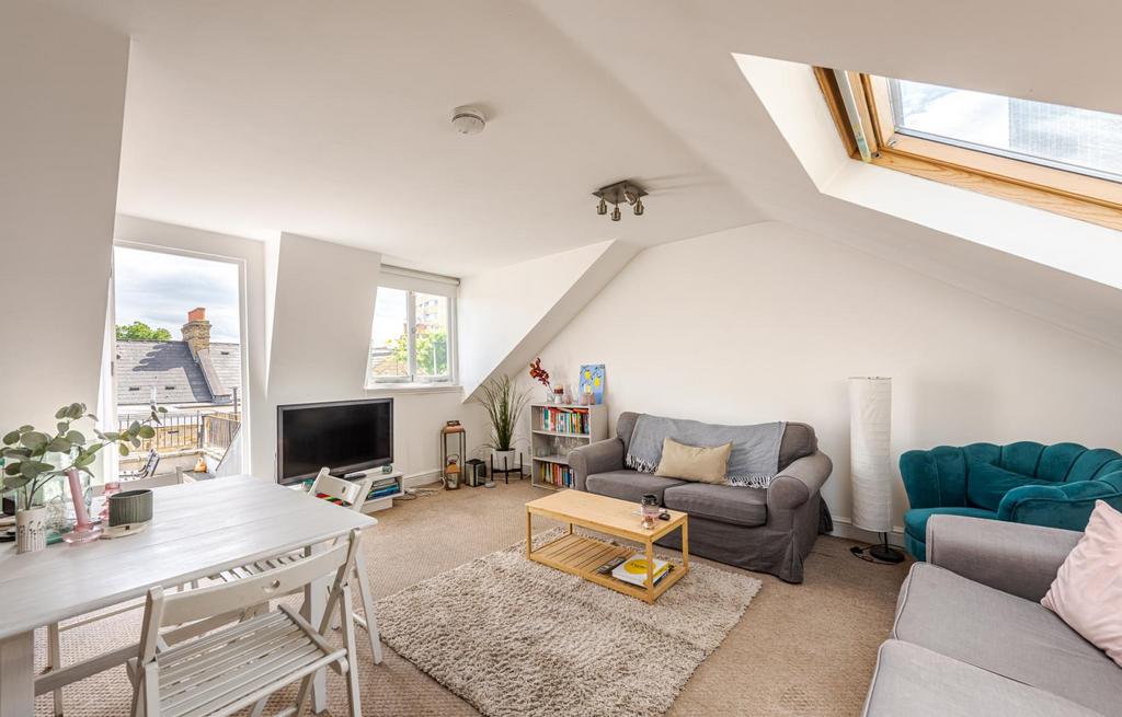 Bonnington Square, London SW8 3 bed flat - £3,497 pcm (£807 pw)