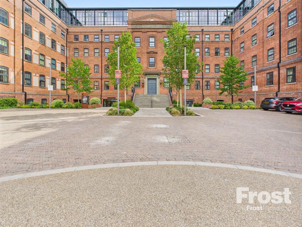 Memorial Avenue, Slough, Berkshire, SL1 3 bed penthouse to rent - £ ...
