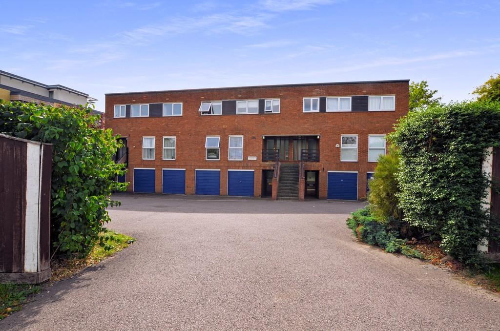 Madingley Road, Cambridge CB3 3 bed apartment to rent - £1,900 pcm (£ ...