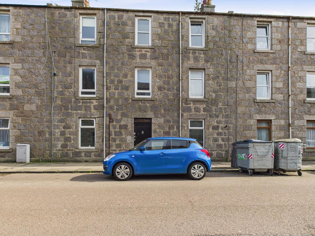 Aberdeen AB24 1 bed apartment for sale - £40,000