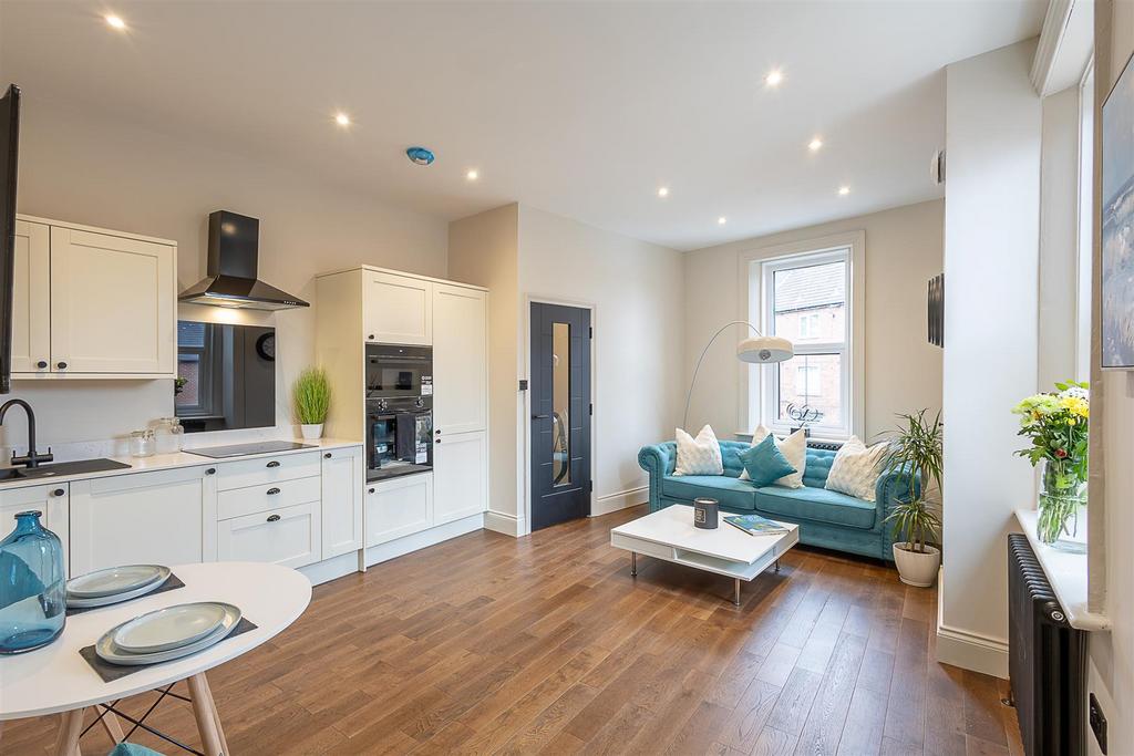 Field Street, South Gosforth... 2 bed flat for sale - £180,000