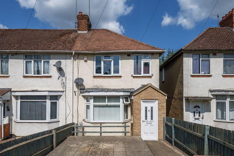 Ruscote Avenue, Banbury - NO ONWARD... 3 bed terraced house for sale ...