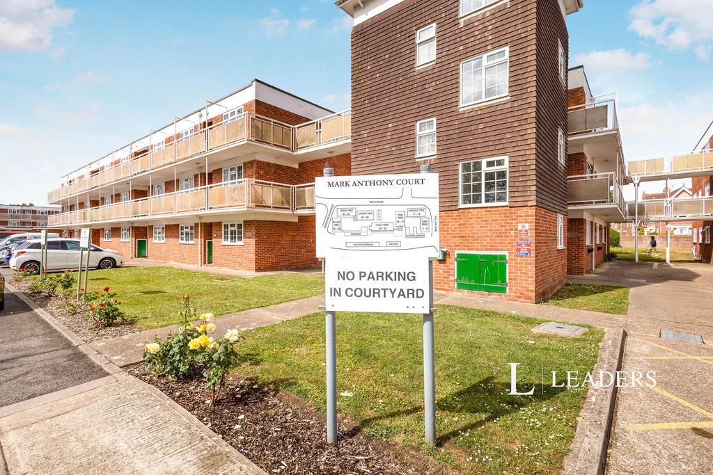 Mark Anthony Court, Hayling Island, PO11 3 bed flat - £1,100 pcm (£254 pw)