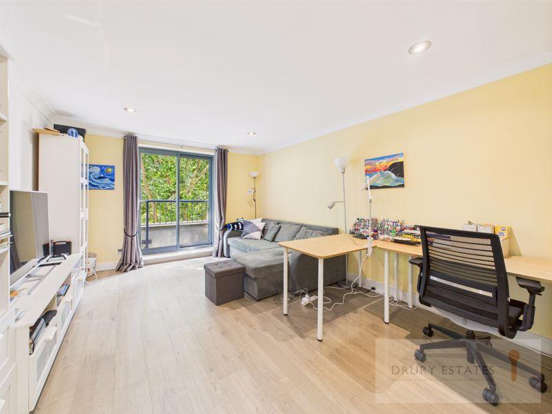 Bridgewater Square, London EC2Y 1 bed apartment to rent - £2,450 pcm (£ ...