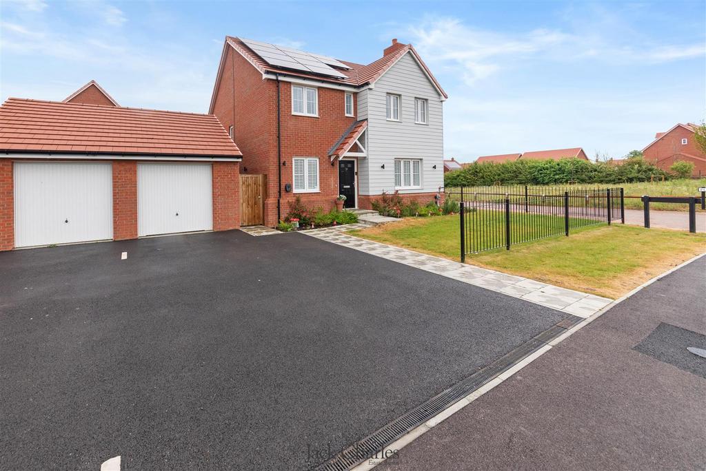 Tully Drive, Paddock Wood 4 bed detached house for sale - £699,950
