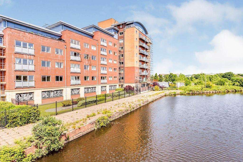 Waterside Way, West Yorkshire WF1 2 bed apartment - £120,000