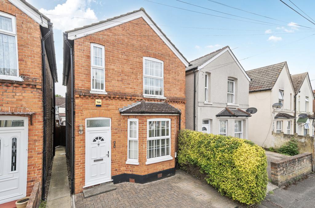 Pollard Road, Woking GU22 3 bed detached house for sale - £500,000