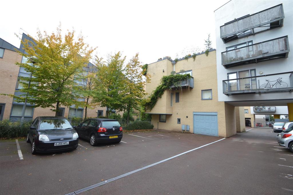 Betsham Street, Manchester M15 2 bed flat - £1,200 pcm (£277 pw)