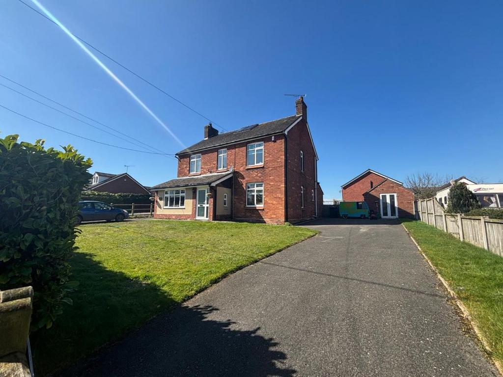 Windmill Lane, Crewe CW3 3 bed detached house - £380,000