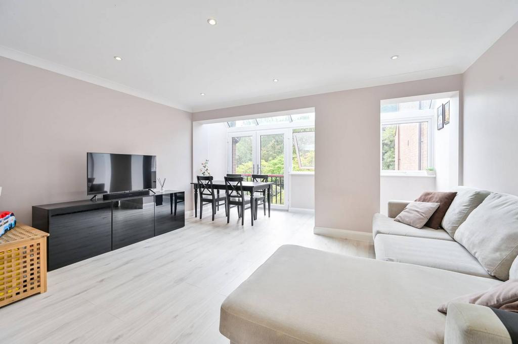 Bywater Place, Rotherhithe, London, SE16 4 bed flat - £4,800 pcm (£ ...