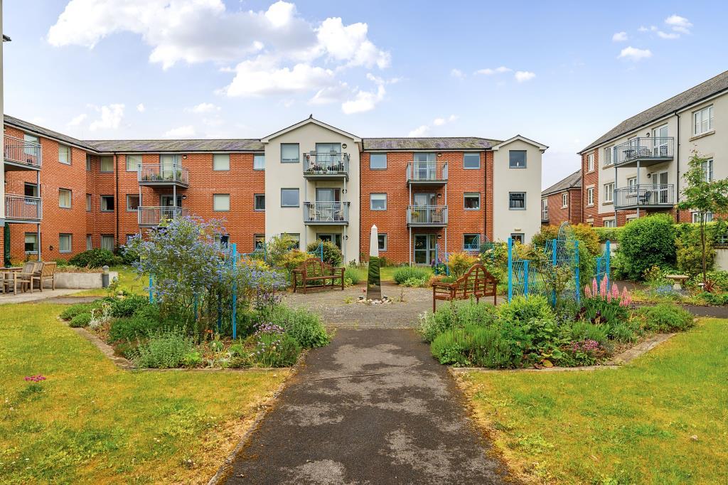 Basingstoke, Hampshire, RG21 1 bed flat - £230,000