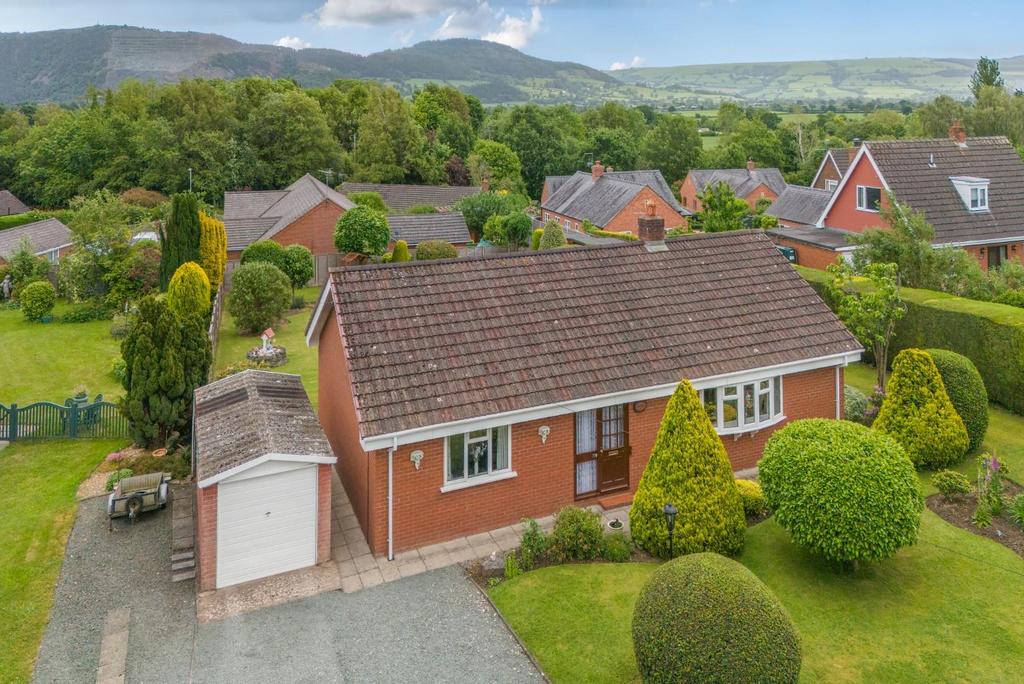 Mountain View, Arddleen, SY22 6PX 2 bed bungalow for sale - £380,000