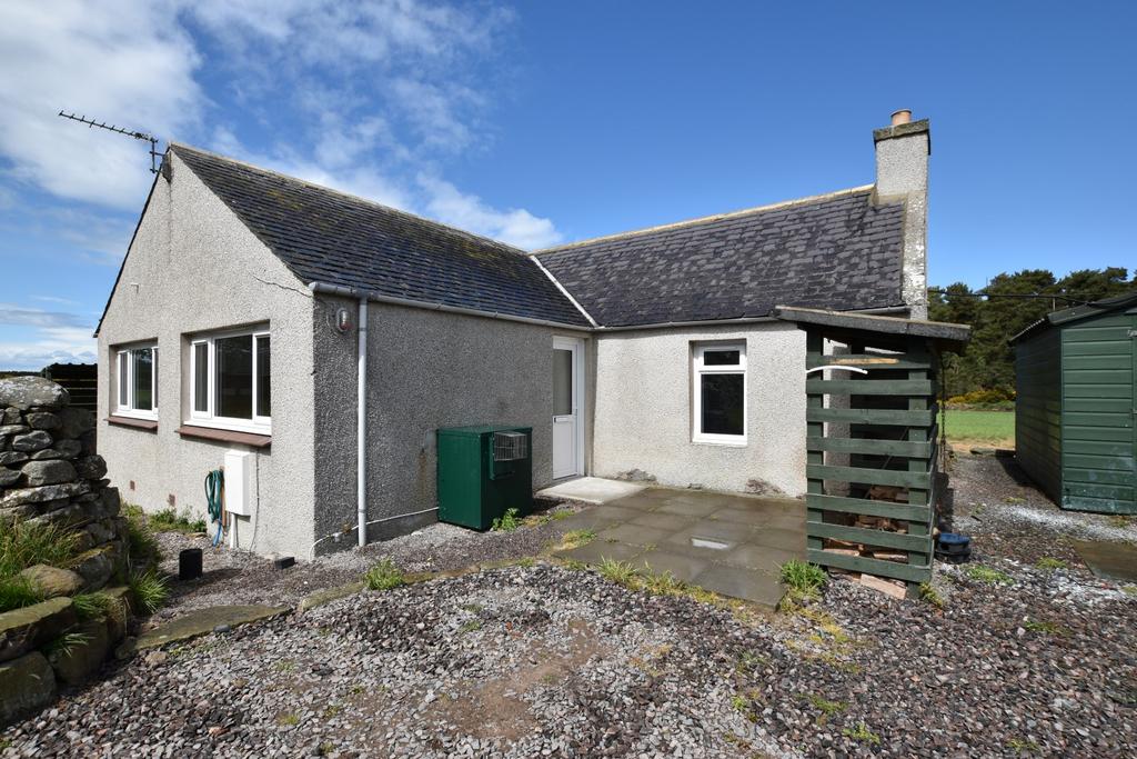 White Cottage Hatton Farm, Kinloss 3 bed cottage - £750 pcm (£173 pw)