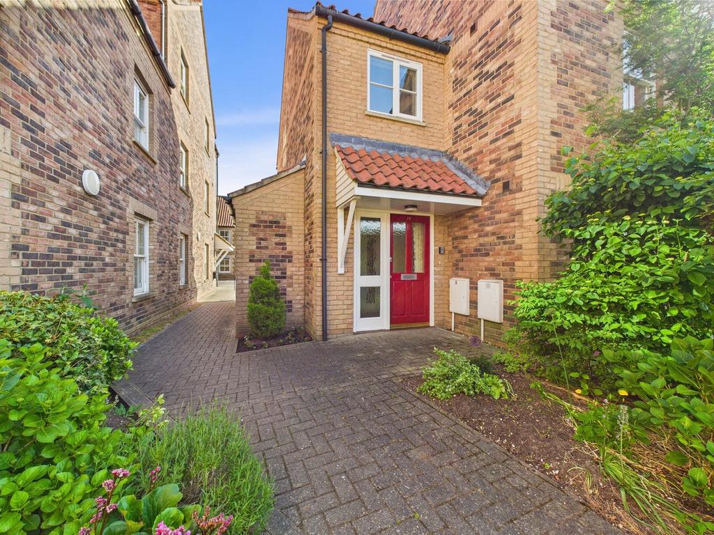 Old Town Close, Downham Market PE38 2 bed apartment for sale - £140,000