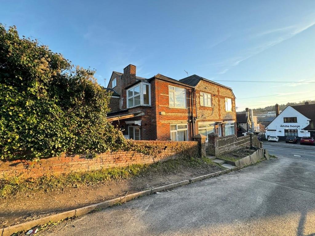 West Wycombe Road, High Wycombe 2 bed flat to rent - £1,300 pcm (£300 pw)