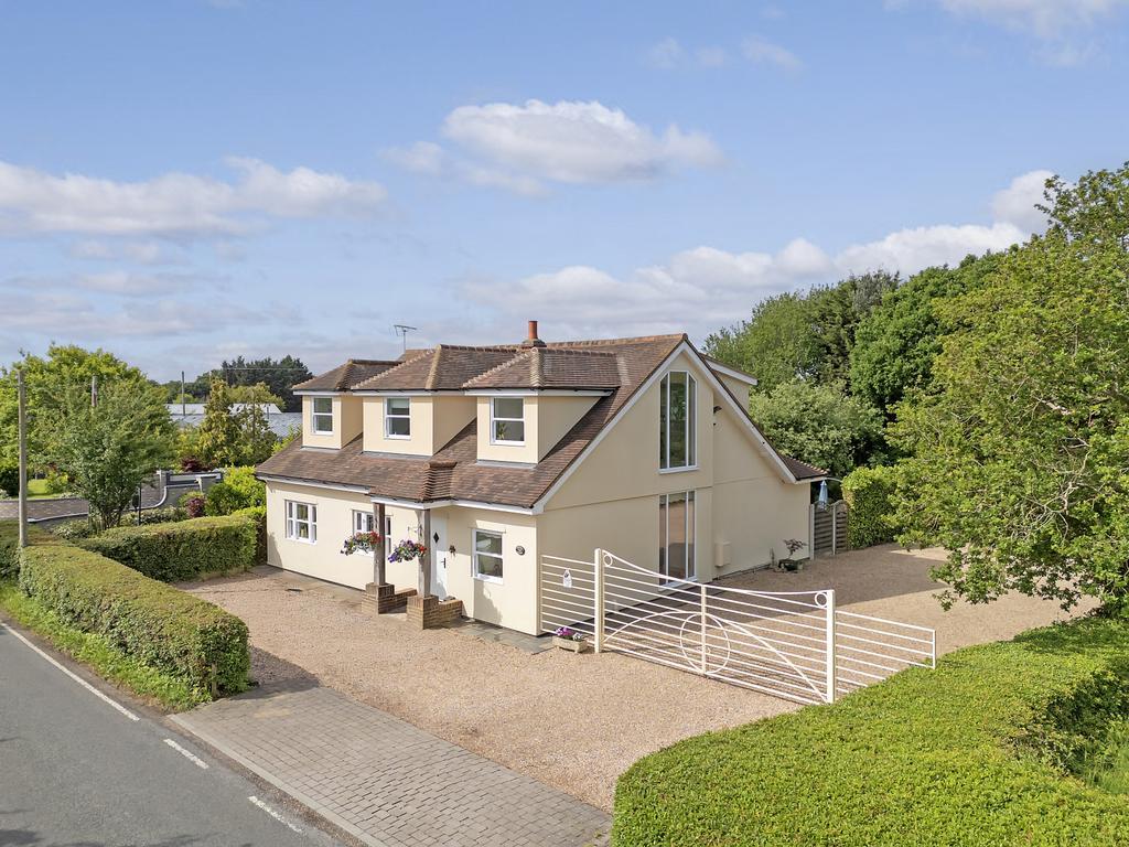 Dowsett Lane, Ramsden Heath, CM11 4 bed detached house for sale - £ ...