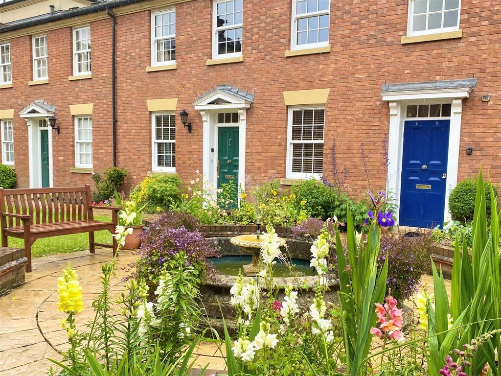 31 Thomas Court, Longden Coleham... 2 bed retirement property - £160,000