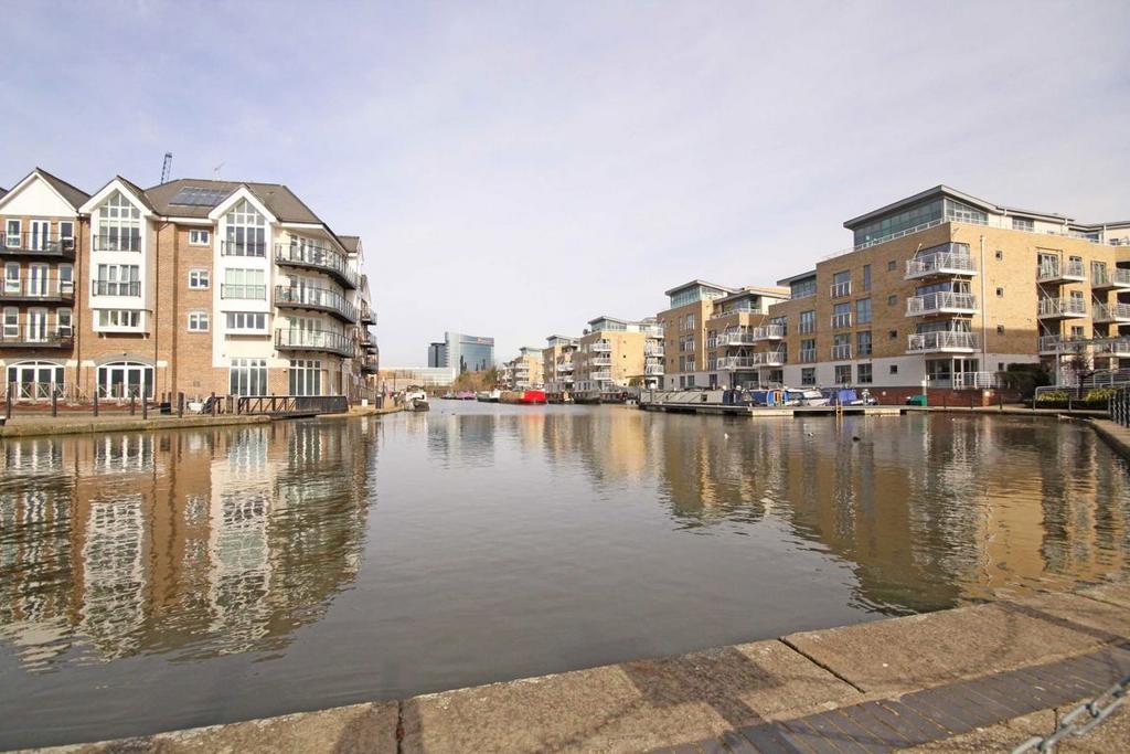 High Street, Brentford TW8 2 bed flat to rent - £1,972 pcm (£455 pw)