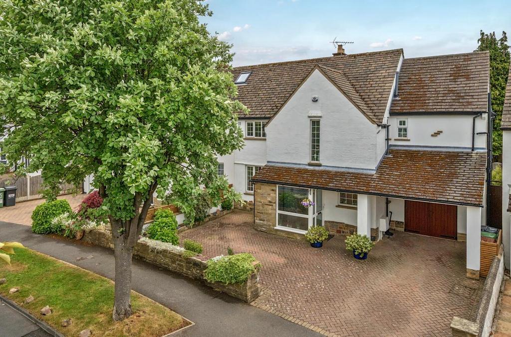 Southway, Horsforth, LS18 3 bed semi-detached house for sale - £725,000