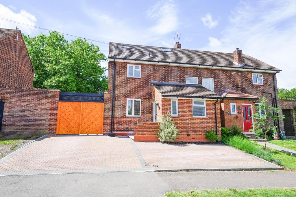 Weston Avenue, Leighton Buzzard 3 bed semi-detached house for sale - £ ...