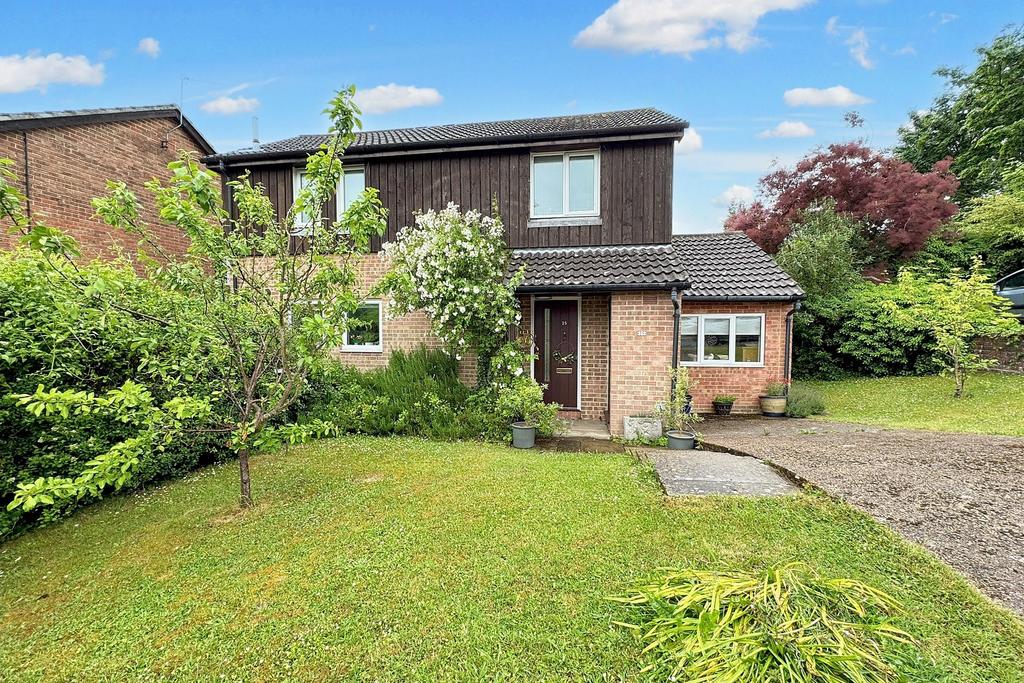 Badger Farm 4 bed link detached house - £550,000