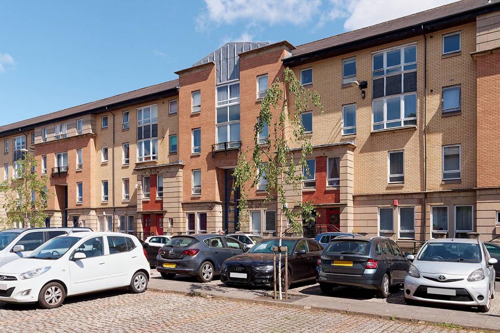 39A Errol Gardens, New Gorbals... 2 bed flat - £145,000
