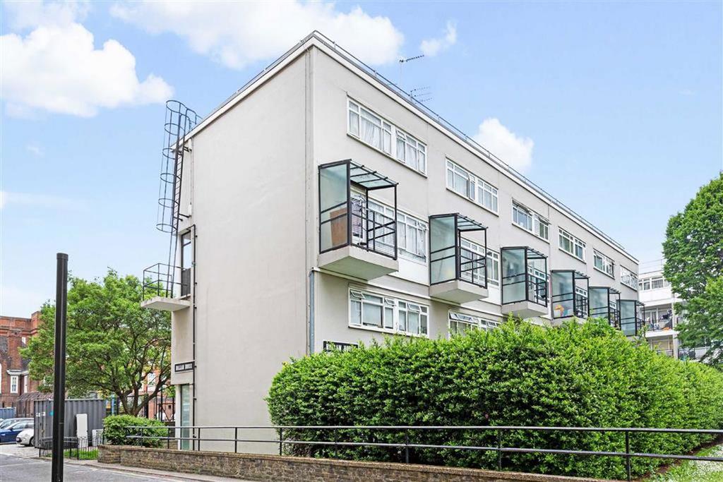 Churchill Gardens, London SW1V 3 bed flat for sale - £585,000