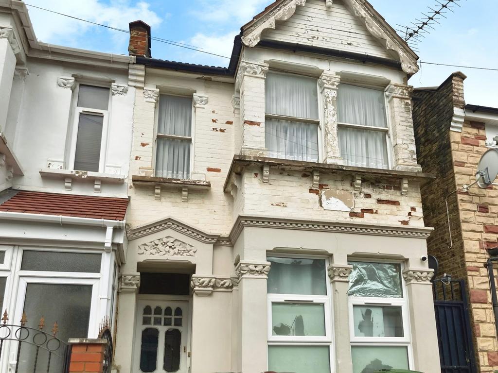 Faircross Avenue, London IG11 1 bed flat for sale - £195,000