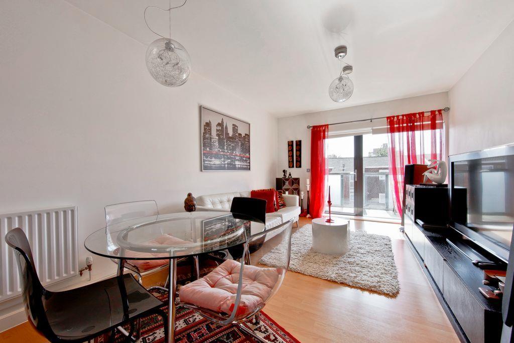 Helene House, Canning Town, E16 2 bed apartment for sale - £390,000
