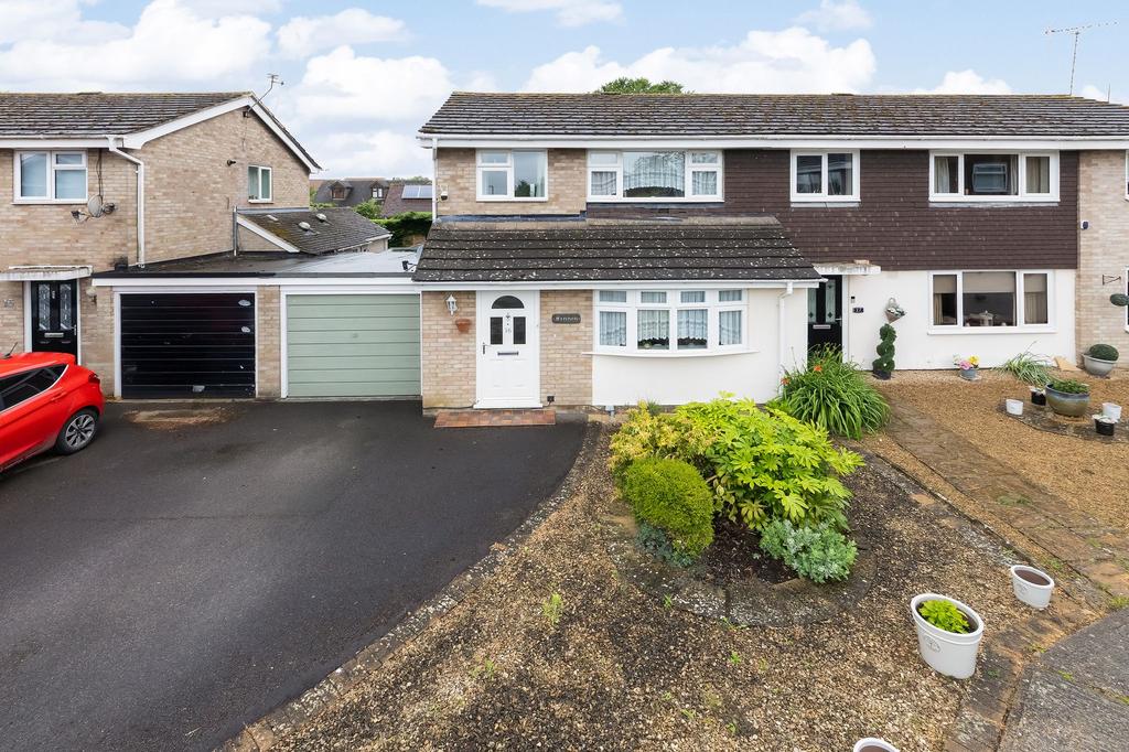 Tower Close, Abingdon OX13 3 bed semi-detached house - £350,000