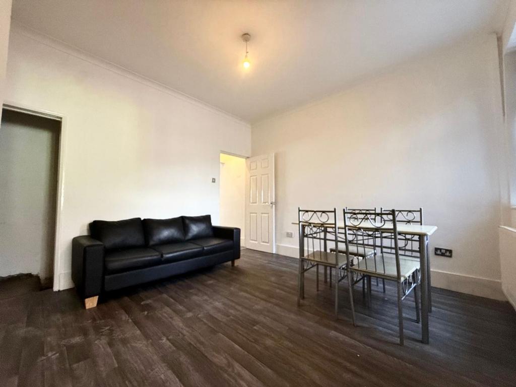 Pendlebury Road, Swinton, M27 2 bed terraced house for sale - £170,000