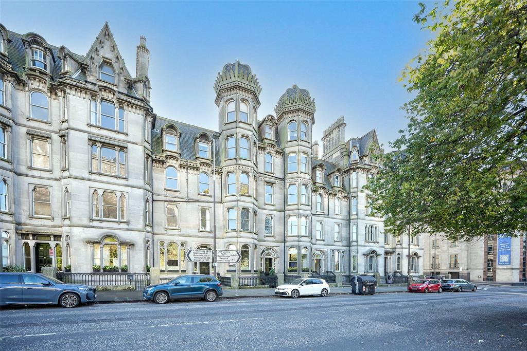 Castle Terrace, Edinburgh 4 bed apartment - £2,800 pcm (£646 pw)