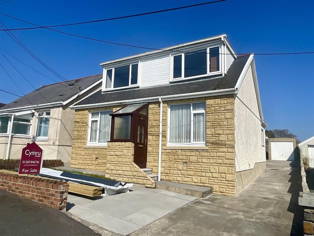 Singleton Road, Upper Tumble, Llanelli 4 bed detached bungalow for sale ...