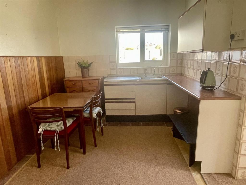 Singleton Road, Upper Tumble, Llanelli 4 bed detached bungalow for sale ...