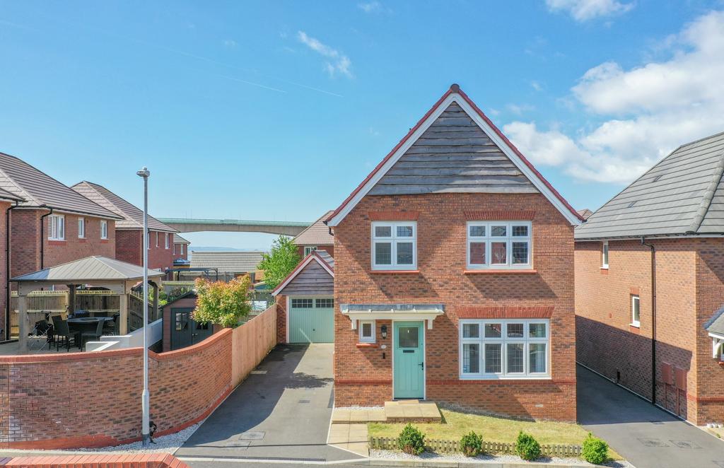 Lave Way, Sudbrook,Caldicot 3 bed detached house for sale - £370,000
