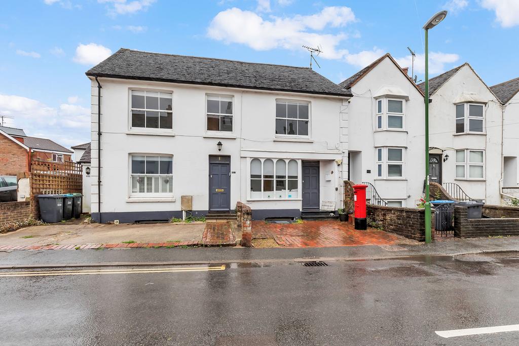 Keymer Road, Hassocks, West Sussex... 3 bed maisonette for sale - £320,000