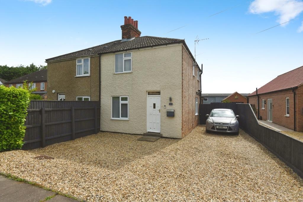 Ladys Drove, Emneth, Wisbech, PE14 8DF 2 bed semi-detached house - £210,000
