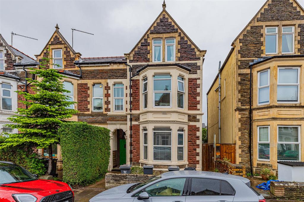 Claude Road, Cardiff CF24 2 bed apartment for sale - £210,000