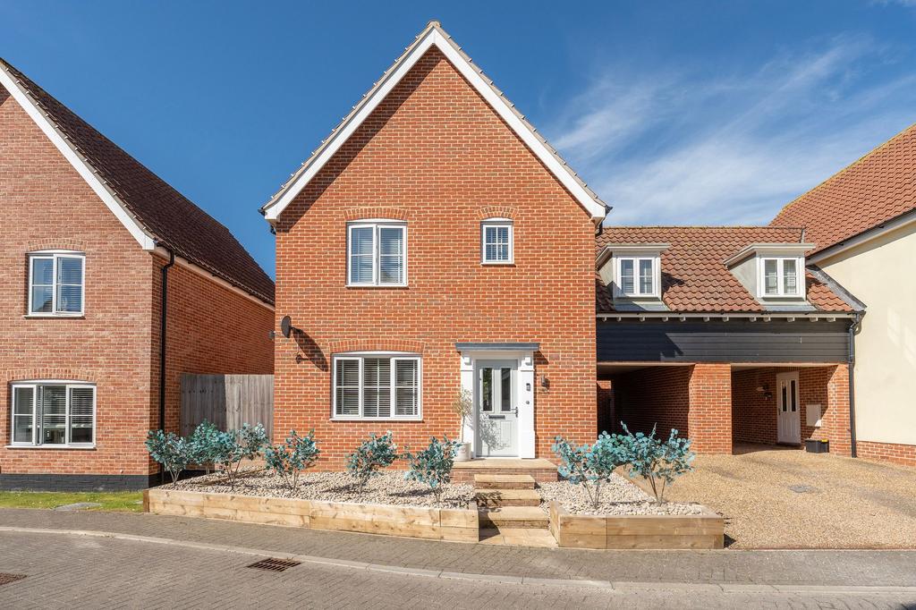 Brandon Close, Swanton Morley 3 bed link detached house - £300,000