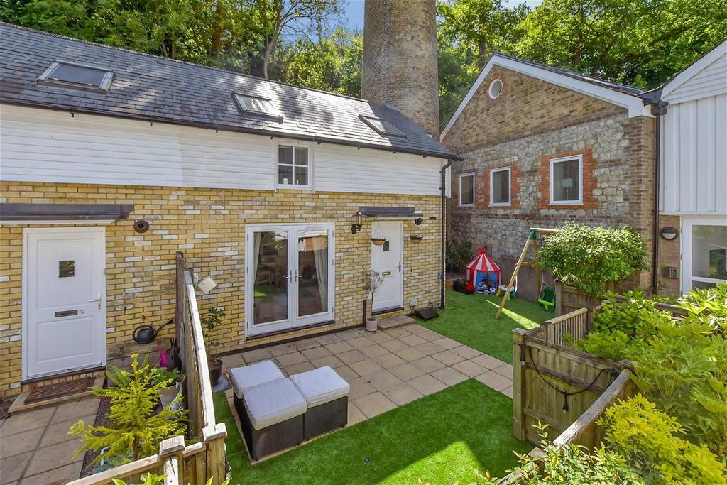 Hayle Mill, Maidstone ME15 2 bed end of terrace house for sale - £198,000