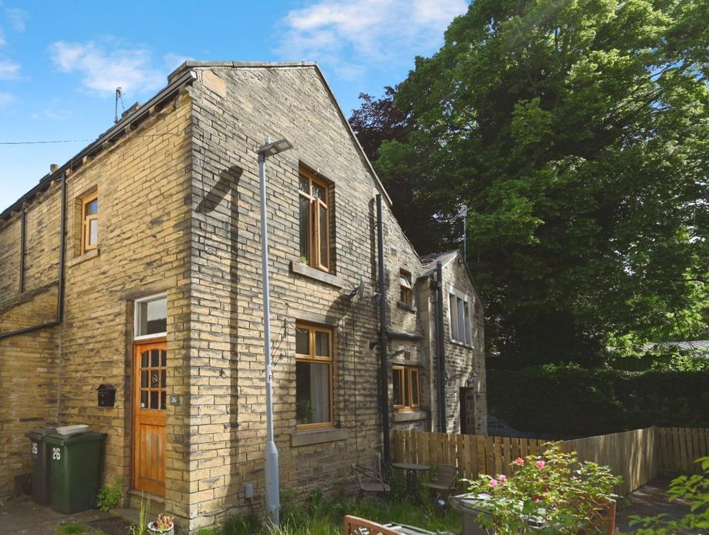 Frizinghall Road, Bradford 1 bed end of terrace house - £675 pcm (£156 pw)